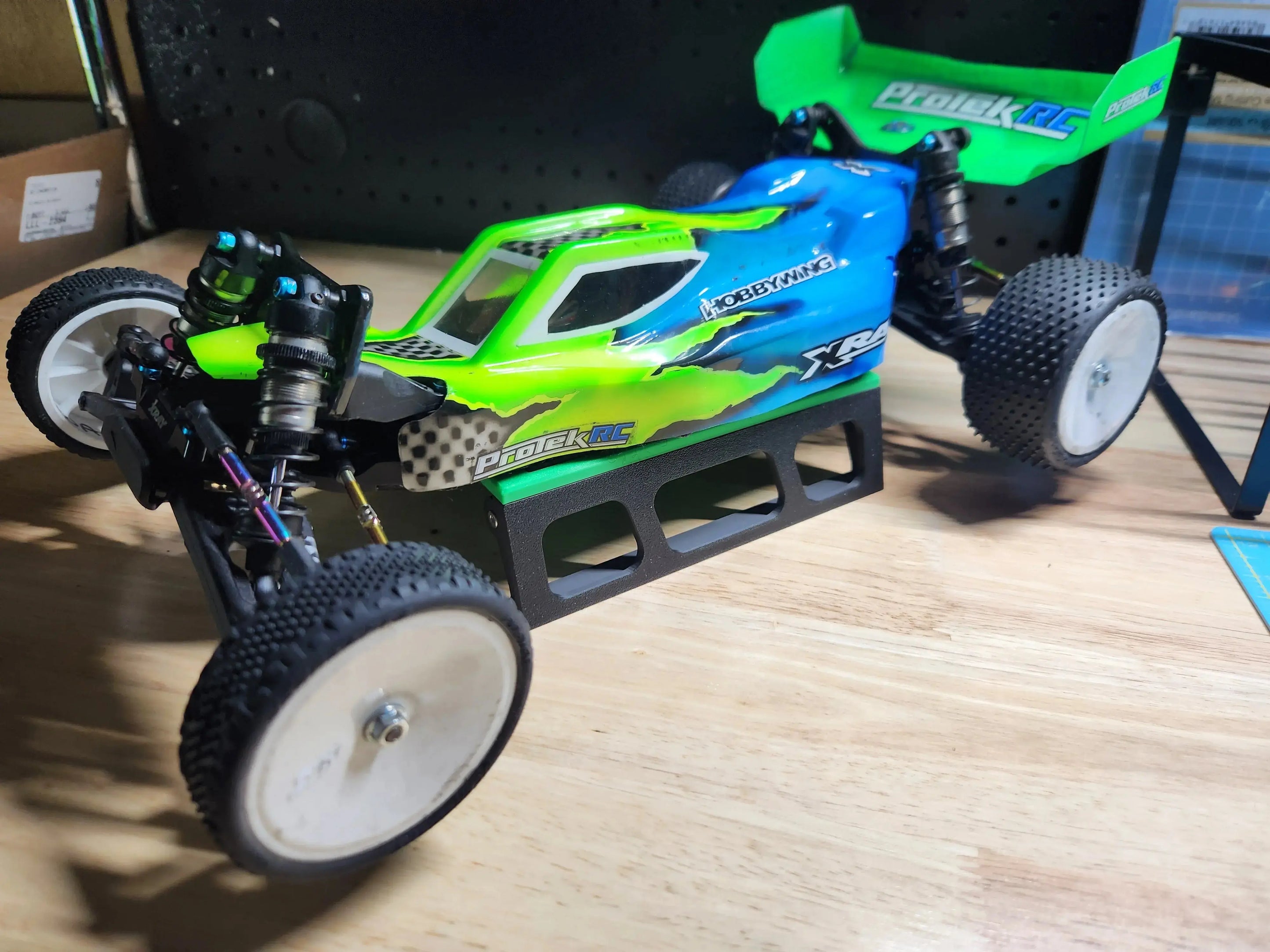 Folding RC Stand for 1/10 RC Cars - Off-Road & On-Road – Everty Hobbies